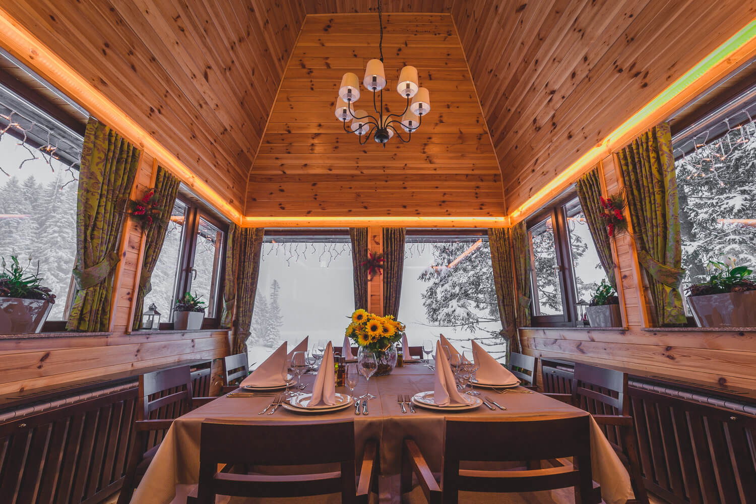 Nacionalni restoran Crno jezero » Turistički informativni centar ...