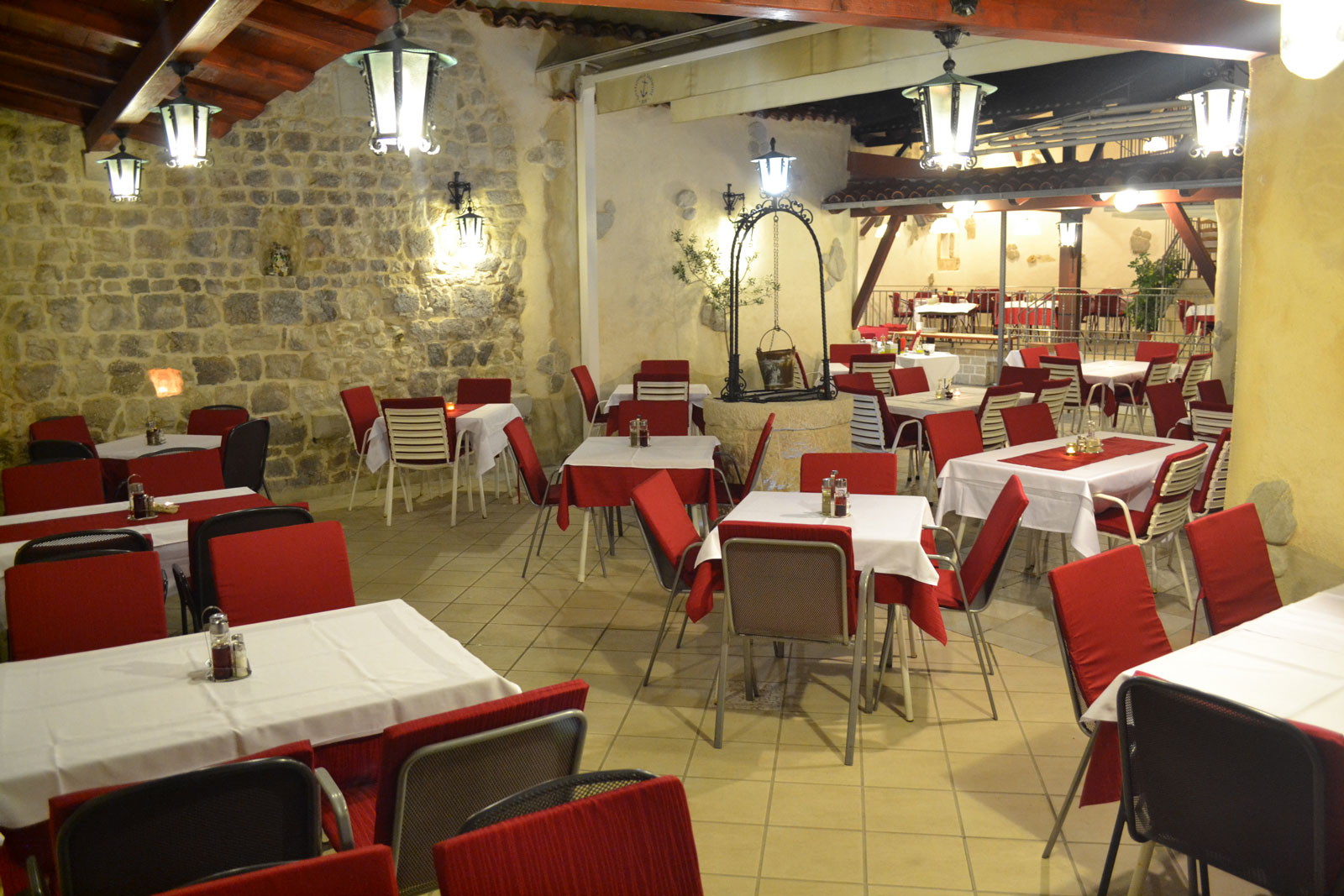 Restoran Labirint » Turistički informativni centar » Rab » Hrvatska